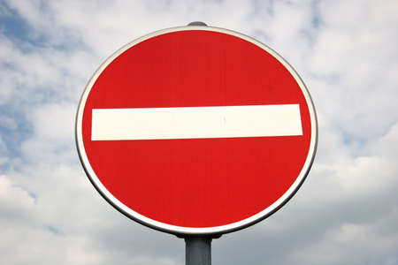 No passage sign at the end of an one-way streetの写真素材 [40008063358 ...