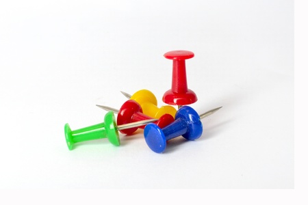 Color drawing pins on white background.の写真素材 [40011935634] - イメージマート