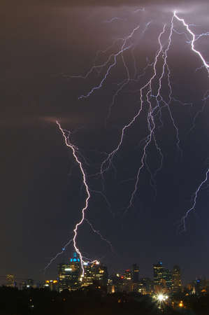 Lightning strikes over Melbourne city skylineの写真素材 [40035294034]｜毎月1点無料 ...