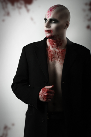 Cannibal maniac with blood on faceの素材 [FY31026995338] | ストックフォトの Qlean ...