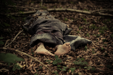 Foto del Dead body of a barefoot - ID:71627147 - Imagen libre de ...