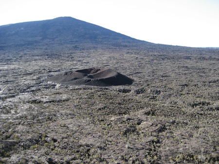 Formica Leo and Fournaise volcanoes in Reunion Islandの写真素材 [40003960576 ...
