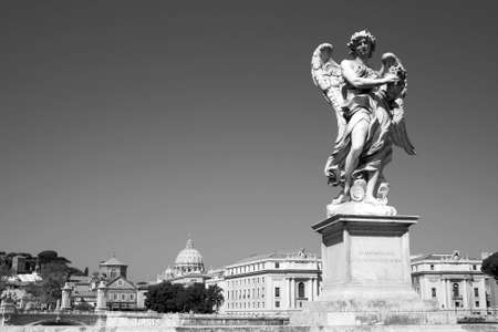 angel statue rome italyの写真素材 [40006625242] - イメージマート