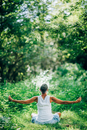 Practicing mindfulness for gratitude and fulfillment, feeling connected ...