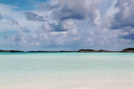 Bahamas. Turquoise water of the Atlantic Ocean and blue sky. Beautiful ...