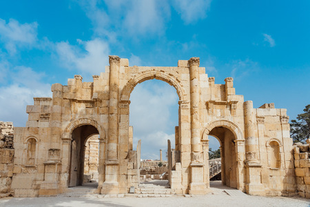 South gate of the Ancient Roman city of Gerasa, modern Jerash, Jordanの ...