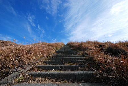 trail to the top of a mountain in the mount Aso area in autumn Japanの写真 ...
