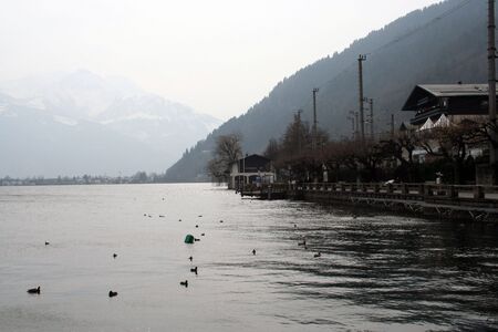 Zeller See lake in resort of Zell am Zee in Austria in winterの写真素材 ...