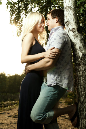 romantic evening date on nature, couple embrace on beautiful sunsetの写真 ...