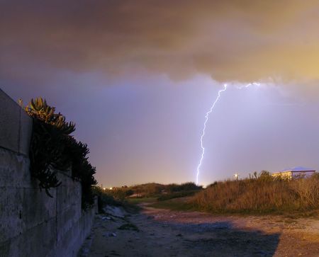 single thunder in the middle of the night and the imageの写真素材 ...