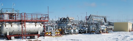 Fuel and gas refinery at winter. Panorama shotの写真素材 [40004269258] - イメージマート