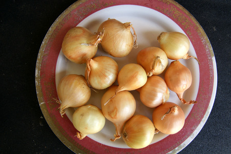 Bulbs usually 2-4 cm in diameter with golden papery skin and white ...